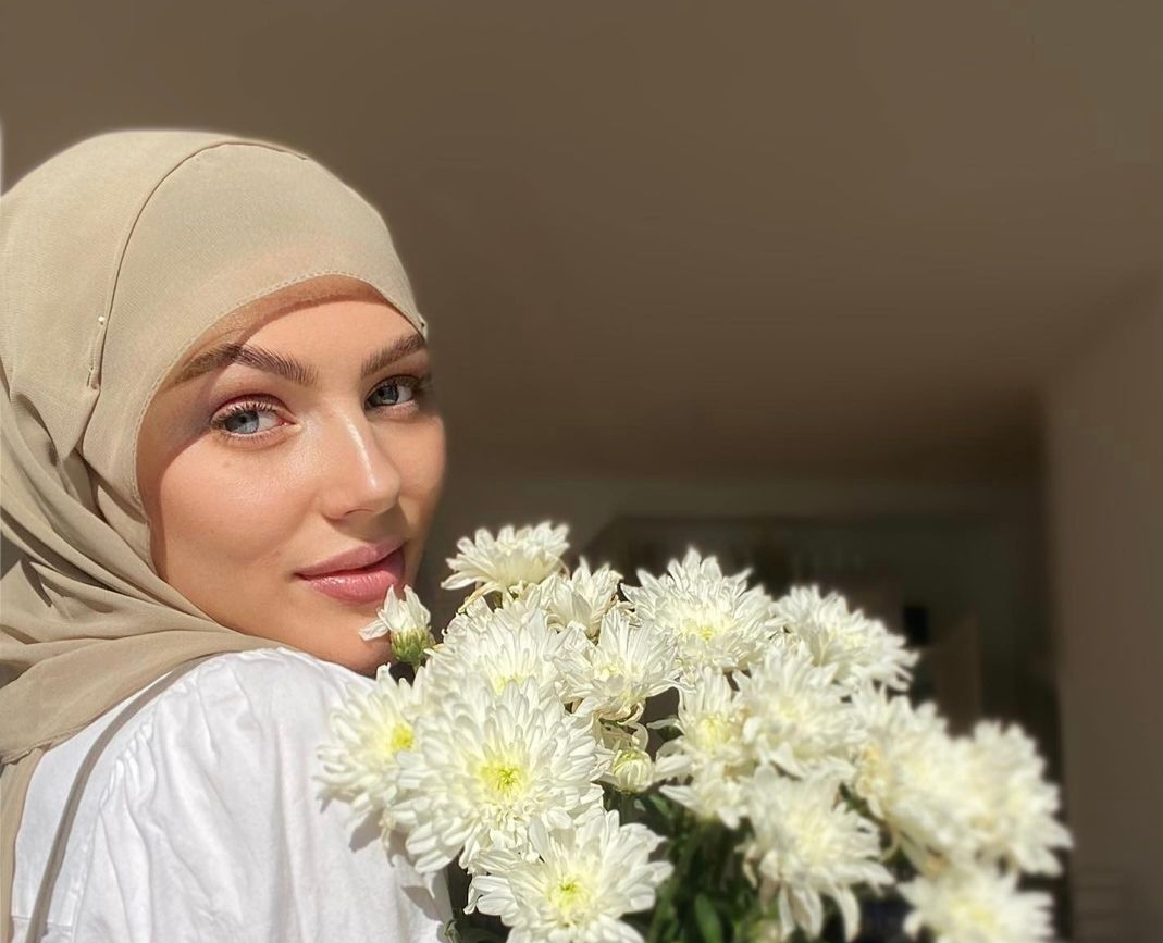 How Elisa Braves Through German Fashion Norms – MODESTFASHIONDESIGNERS.COM